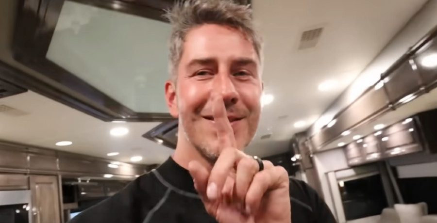 'Bachelor' Arie Luyendyk Jr. Faces Backlash From Fans Again